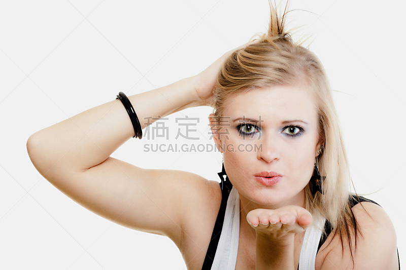 青年女人自然美正面视角美彩妆水平画幅美人白人图像仅成年人图片素材下载 稿定素材